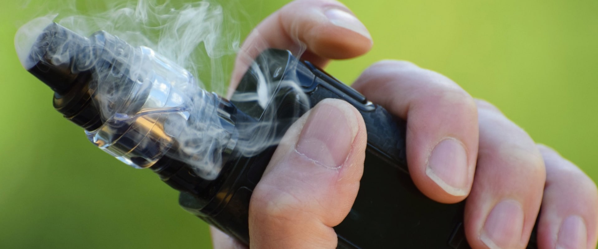 Smoking vs. Vaping: Pros and Cons for Medical Cannabis in the UK